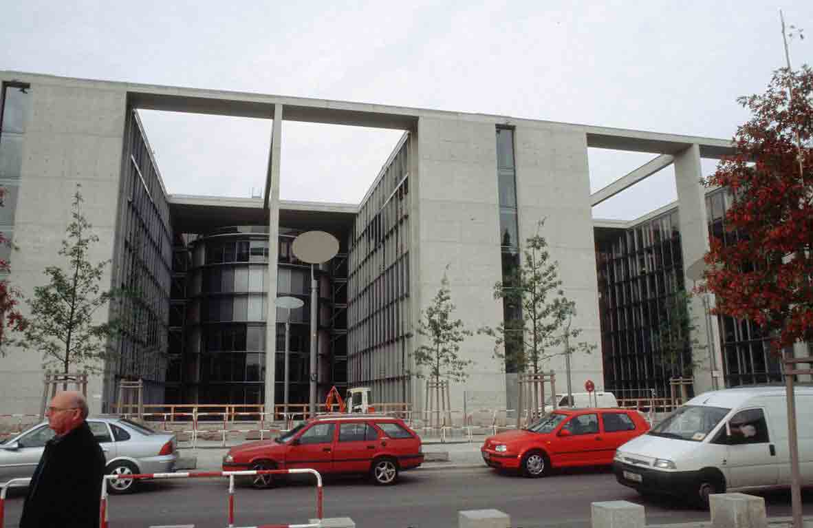 Performatism in Architecture. On Framing and the Spatial Realization of ...